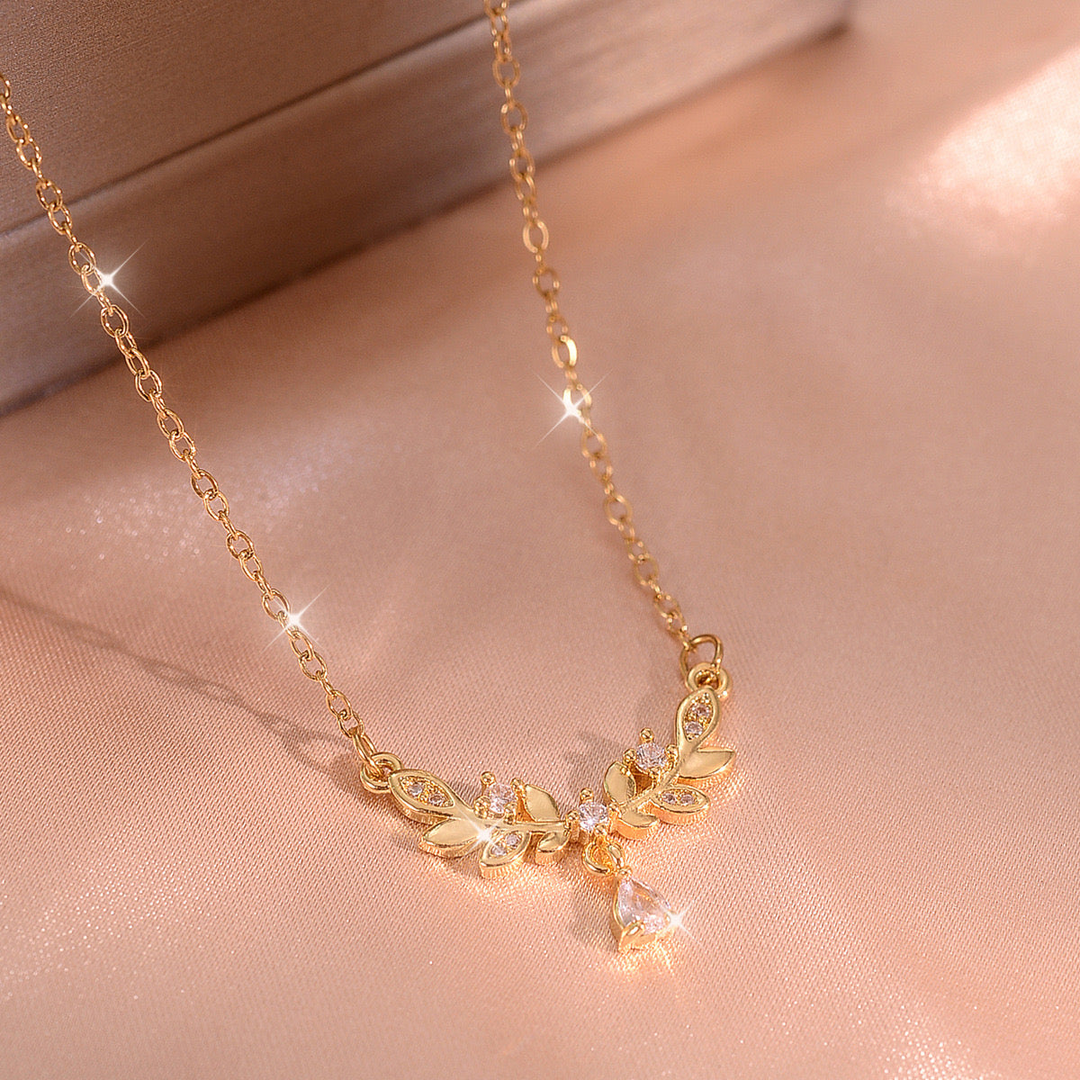 Sparkling Amber Necklace – Jewelsmars