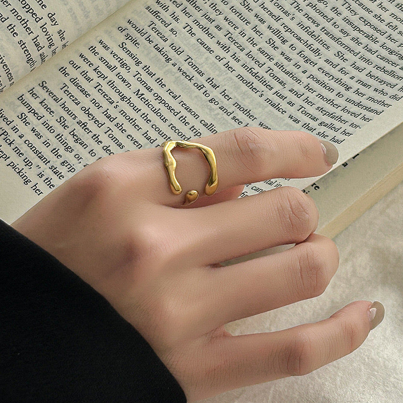 Odette Abstract Gold Ring – Jewelsmars