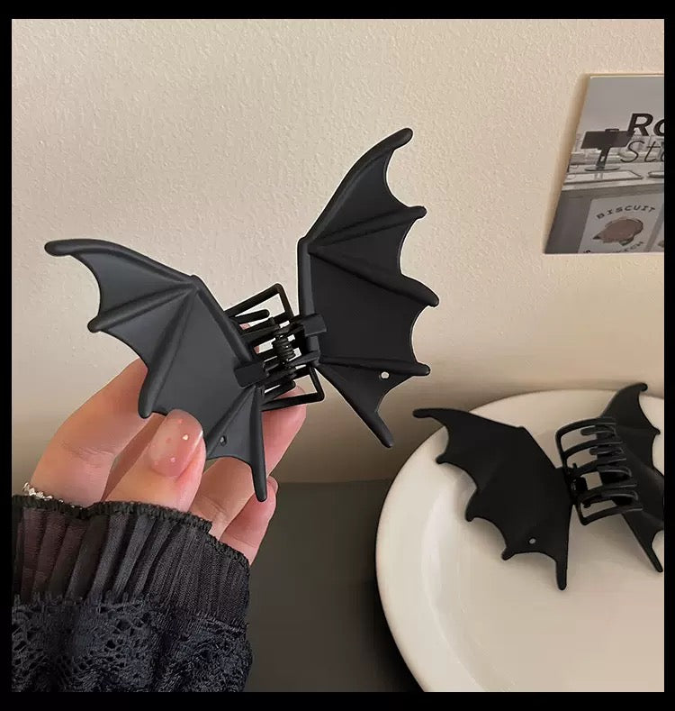 Baddie Bat Claw Clip – Jewelsmars